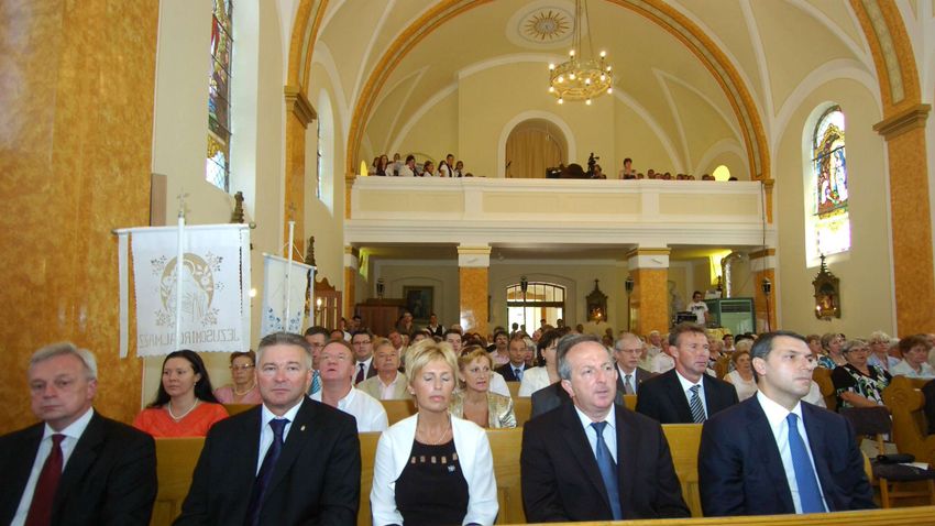 DELMAGYAR - Mise a felújított tiszaszigeti templomban