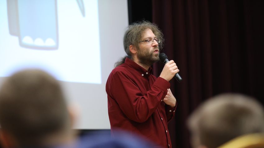 DELMAGYAR - Varró Dániel tartott magyarórát Bordányban