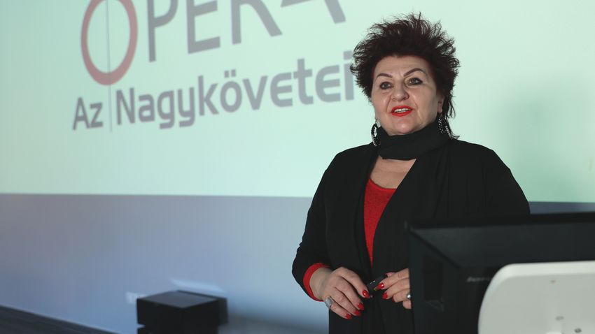 DELMAGYAR - Temesi Mária az Agórában tartott érdekes előadást az operákról