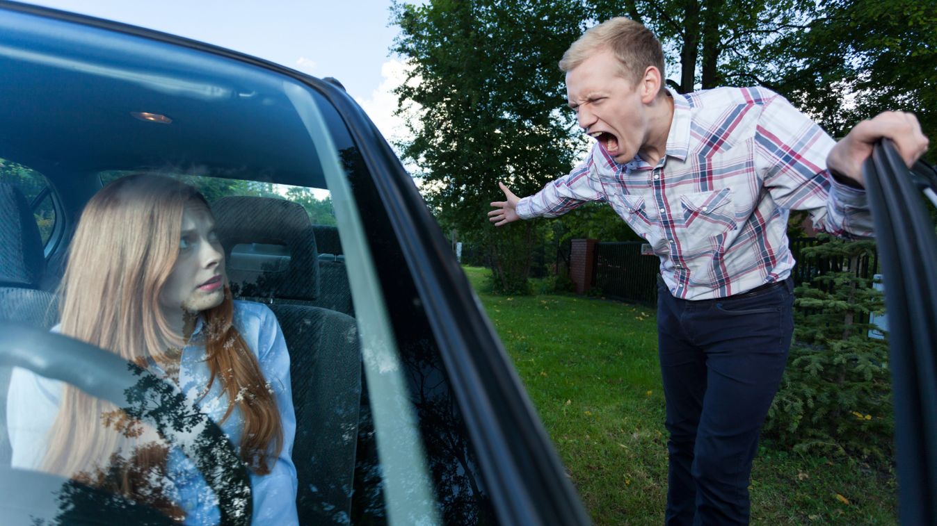 Dráma az M0-son: hosszú métereken át vonszolta kocsiját a teherautós ...