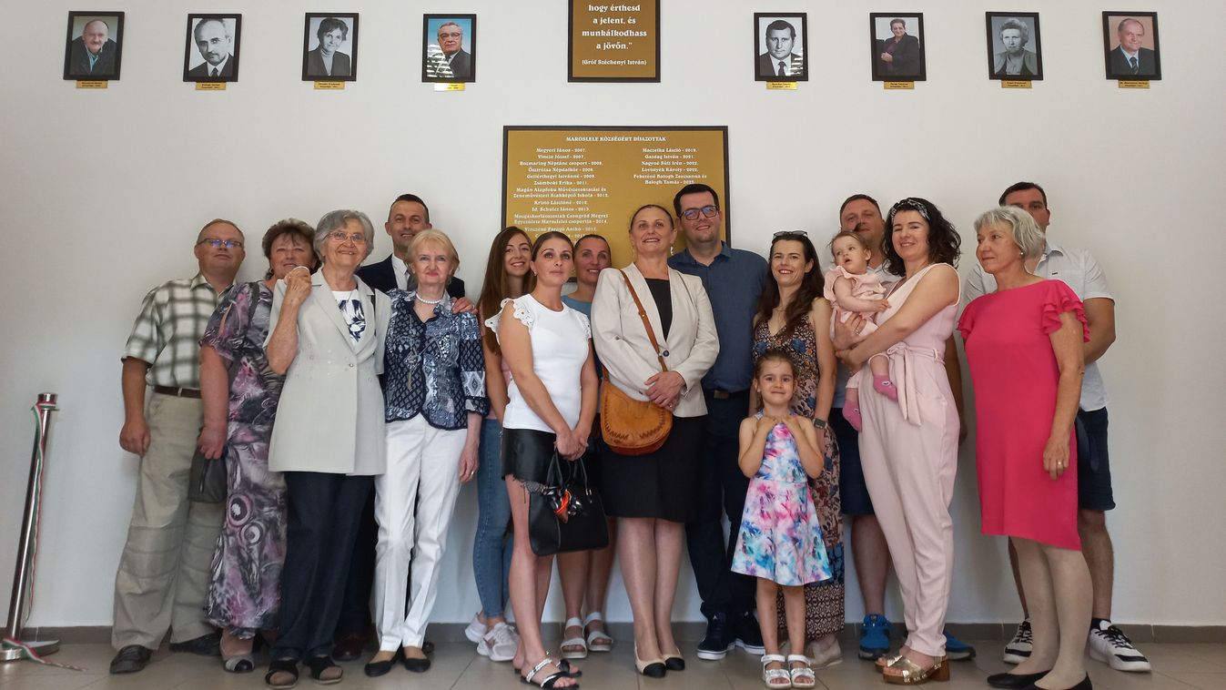 Kitüntetettek emlékfala Maroslelén - Galéria