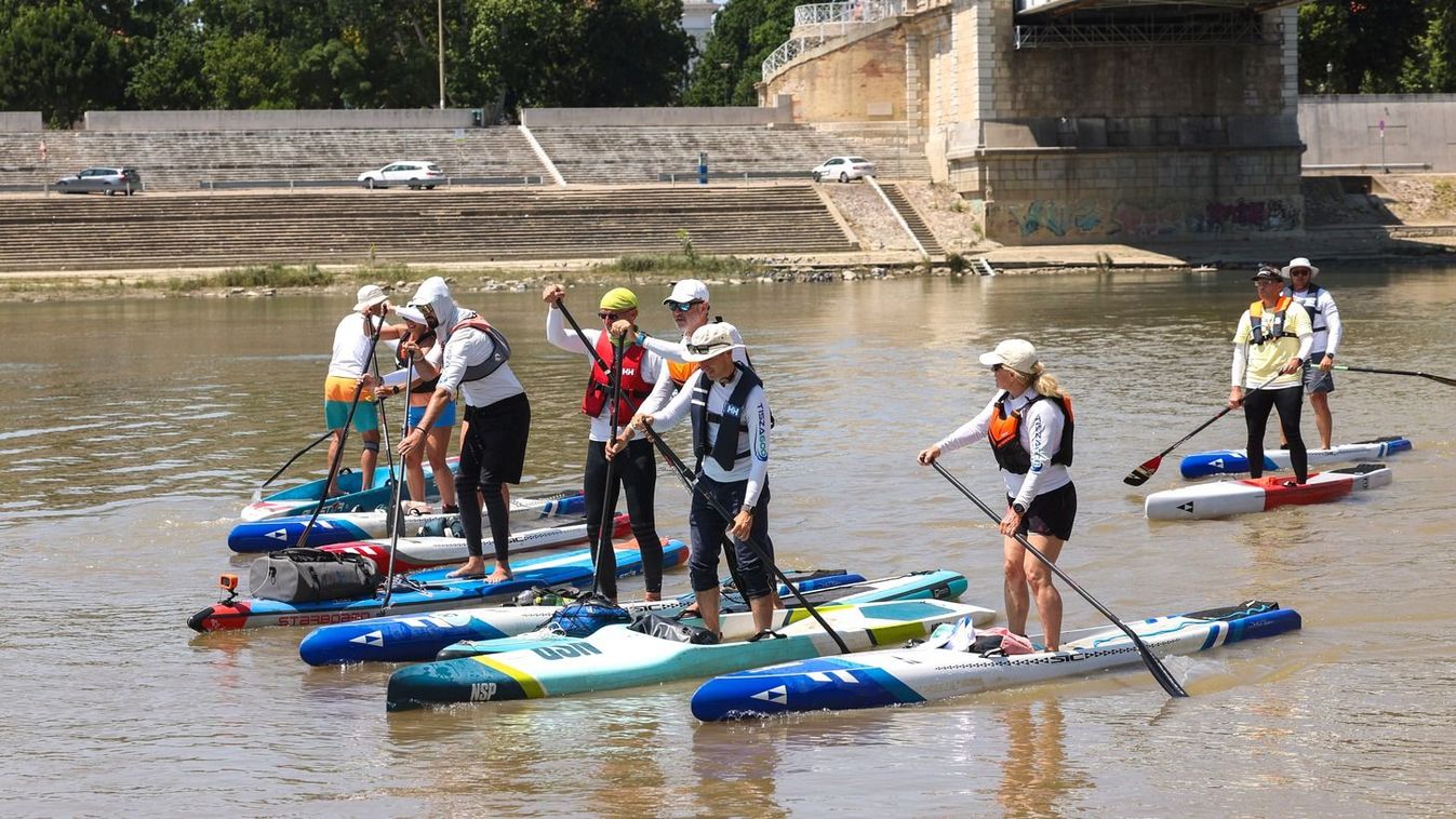 Jótékony céllal szálltak vízre, SUP-túrával gyűjtöttek milliókat a speciális mentőknek