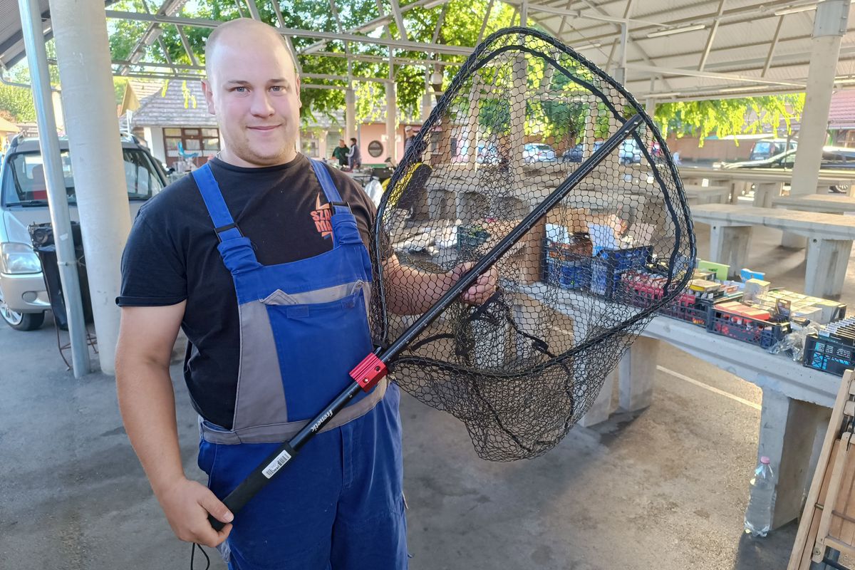 Ólomöntés, pecabot és úszó: a makói börzén minden használt horgászcikk ...
