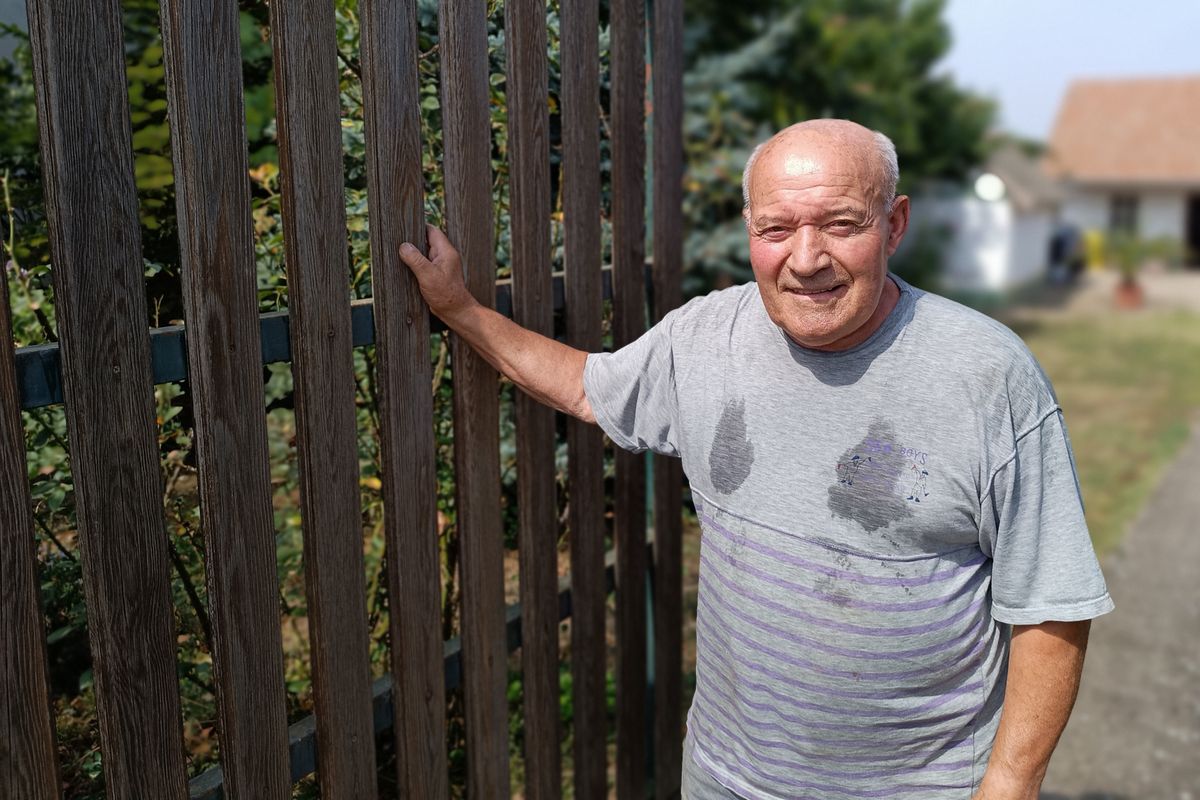 Bökényen fúrt kútról hordják a vizet, még sincs eladó ház