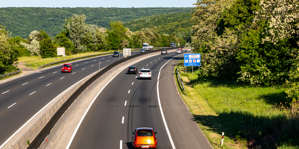 Autópálya-matrica 2026: ennyibe kerülhetnek a matricák az infláció miatt