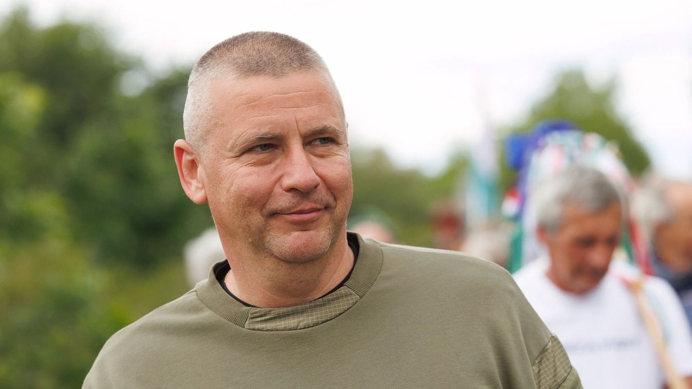 Ugyanabban a luxusvillaparkban lakik Ruszin-Szendi Romulusz és Dálnoki Áron