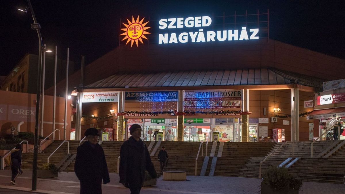 Szeged Nagyáruház: elkészült a lift