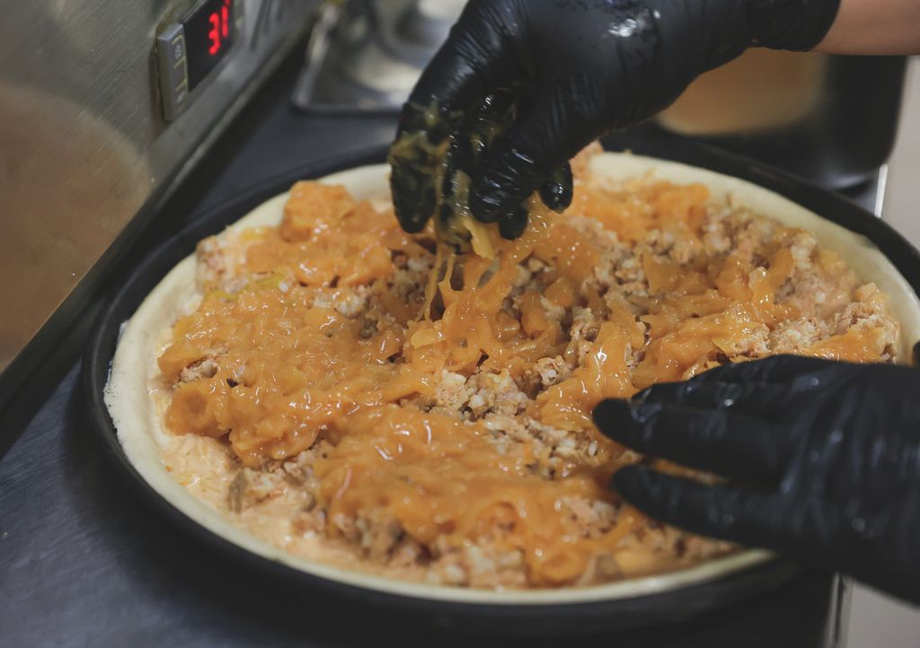 Megkóstoltuk az új szegedi töltött káposztás pizza különlegességet