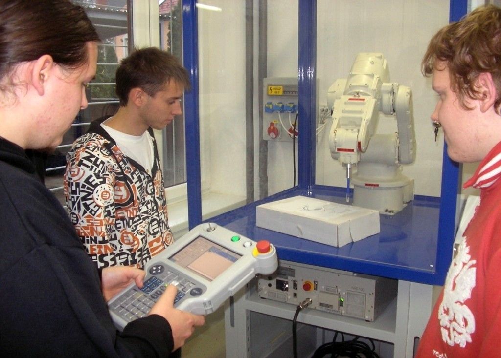 Jövőt építenek, tudást adnak – a Szegedi SZC Déri Miksa Műszaki ...