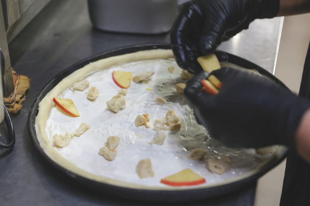 Megkóstoltuk az új szegedi töltött káposztás pizza különlegességet