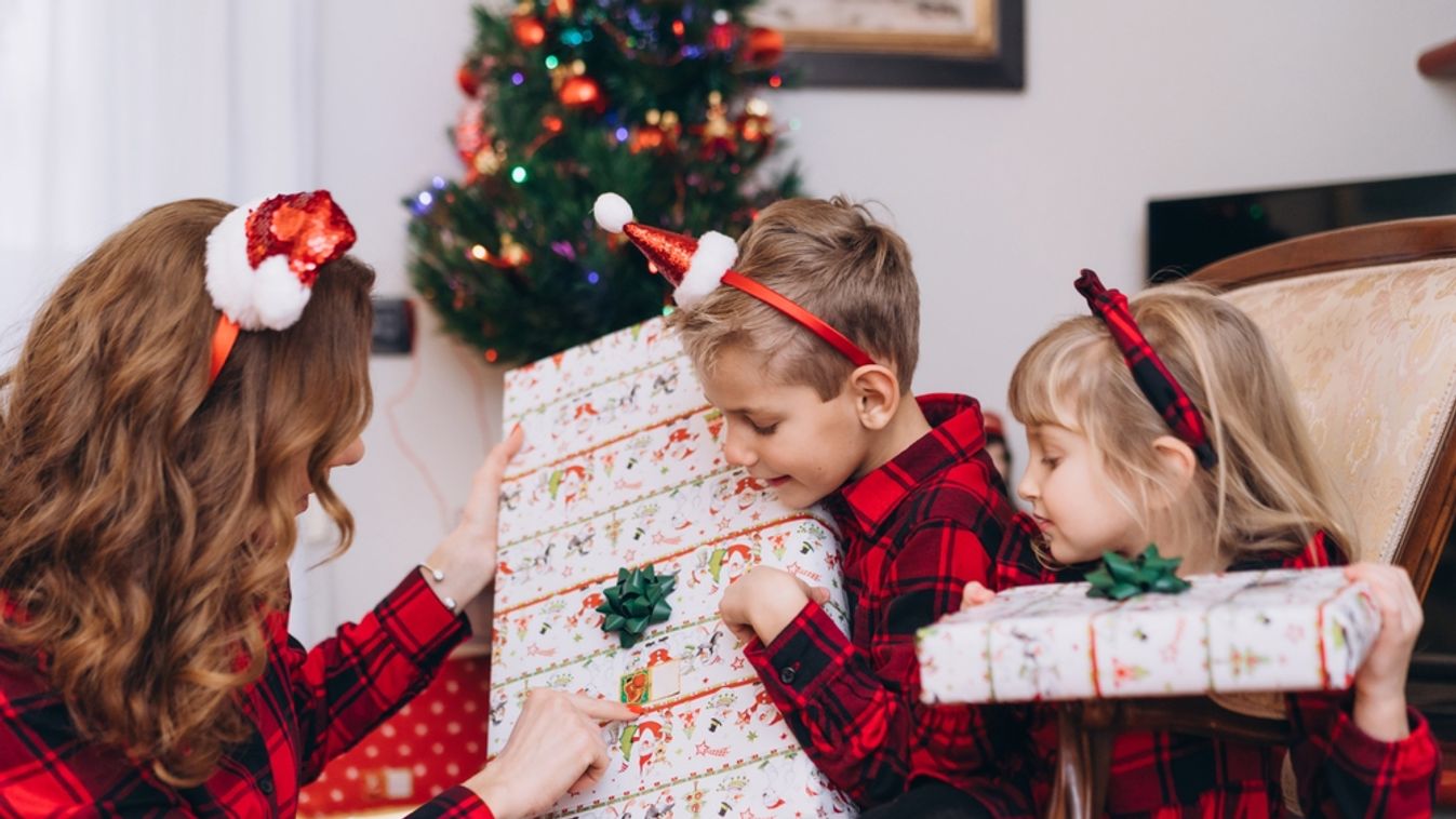 Ajándék az ajándékozás, hiszen az is nagy örömöt okoz, ha veszünk ...